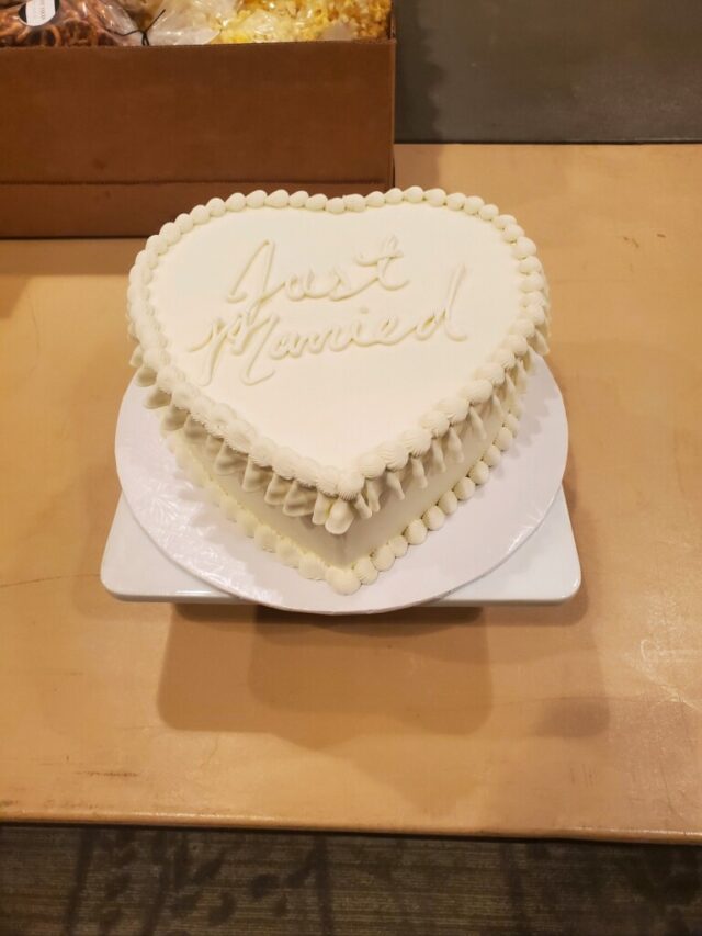 Buttercream Wedding Cakes – Monzu Bakery of Green Bay, WI