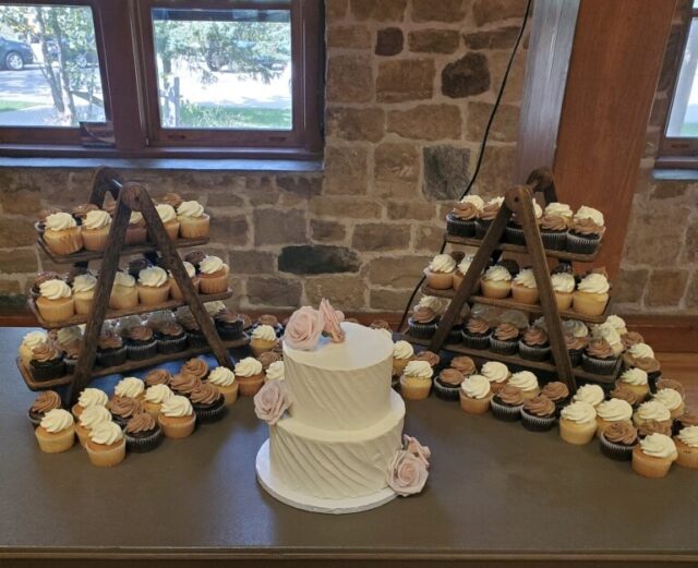 Buttercream Wedding Cakes – Monzu Bakery of Green Bay, WI