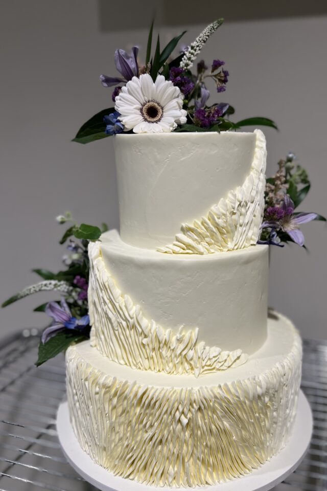 Buttercream Wedding Cakes – Monzu Bakery of Green Bay, WI